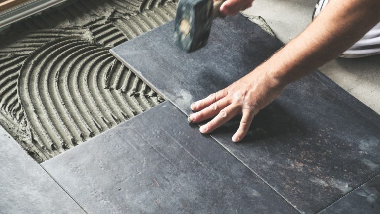 Revêtement de sol sur du carrelage existant : quels types utiliser ...